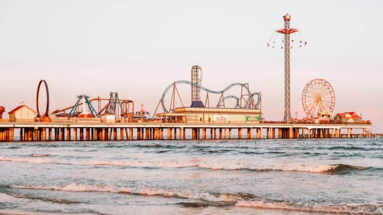 12 Quaint US Harbor Towns for a Relaxing Seaside Vacation