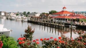 12 Quaint US Harbor Towns for a Relaxing Seaside Vacation