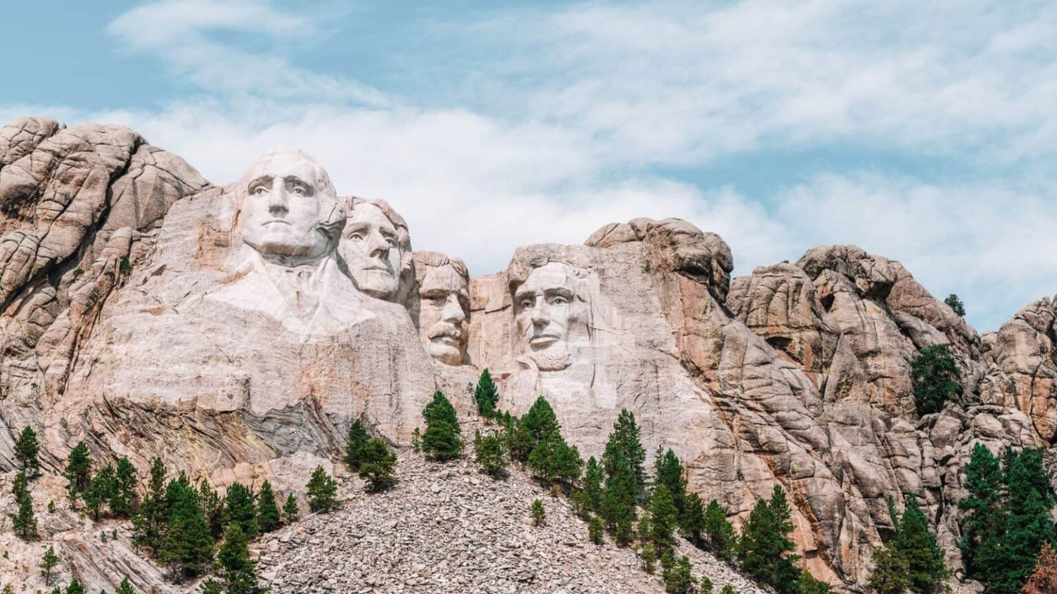 12 Must-Visit American National Monuments for Your Bucket List 2025