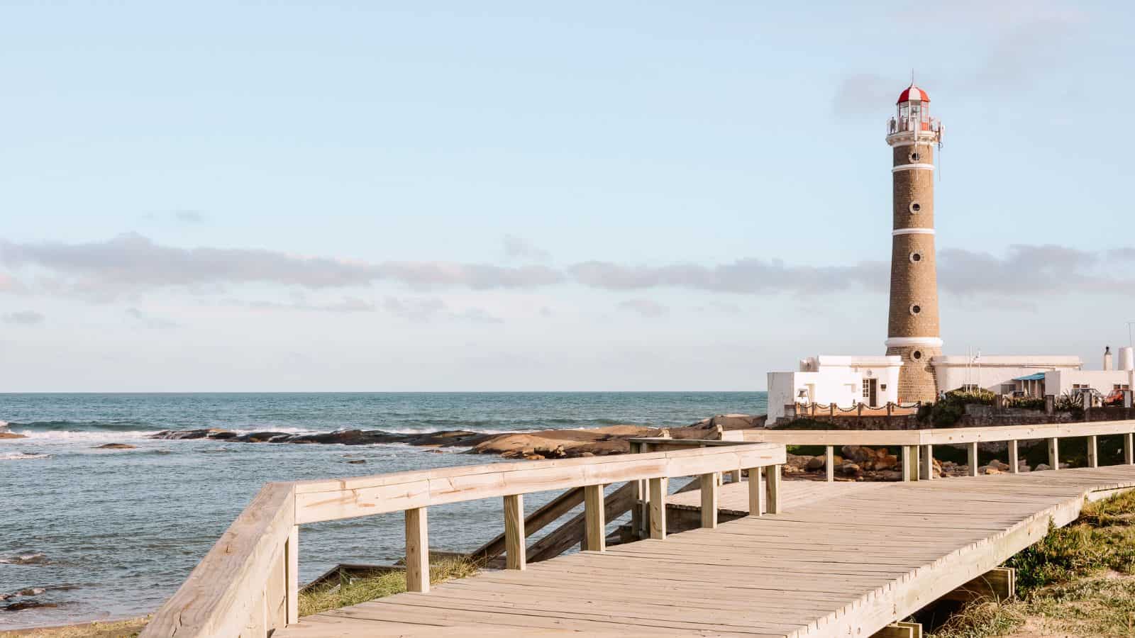 12 Incredible Lighthouses Offering Spectacular Ocean Views 2025