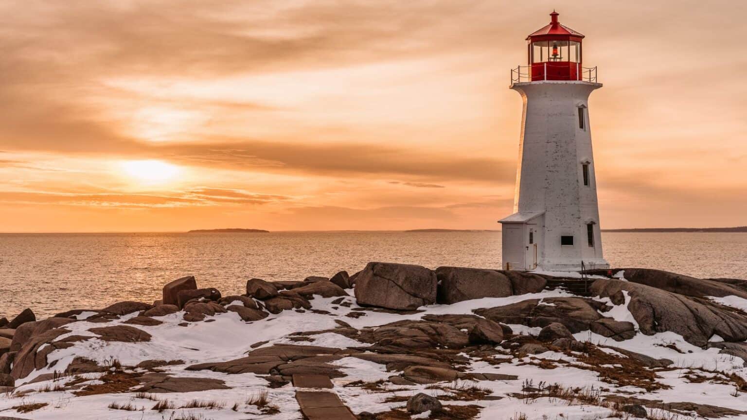 12 Incredible Lighthouses Offering Spectacular Ocean Views 2026