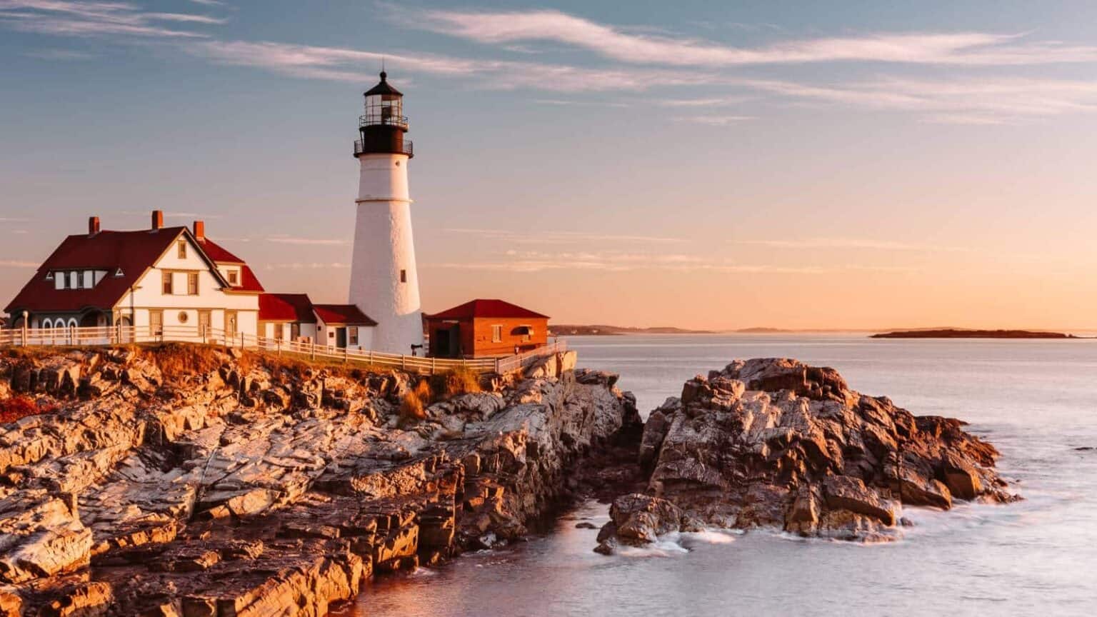 12 Incredible Lighthouses Offering Spectacular Ocean Views 2025