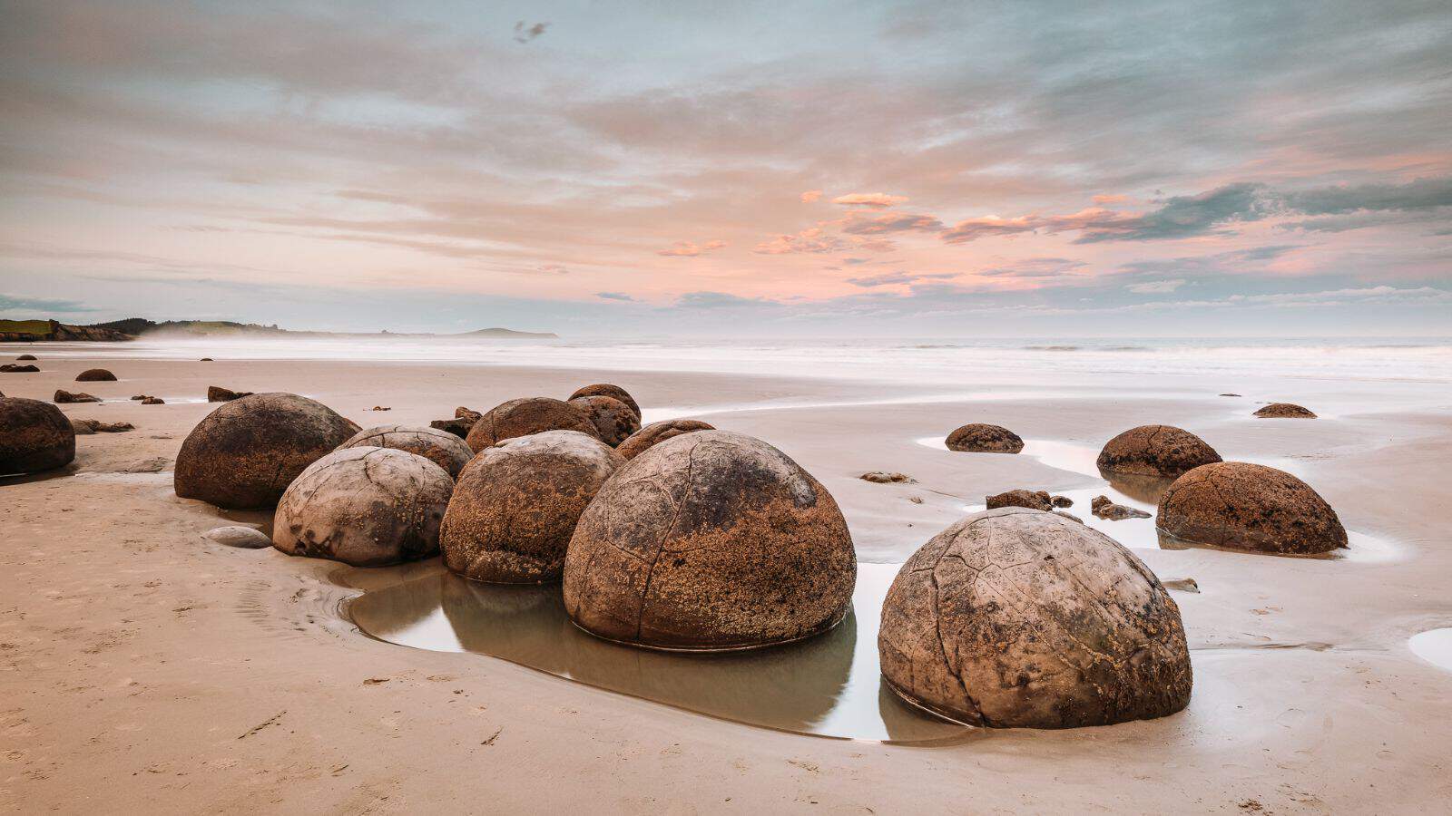 12 Must-See Natural Phenomena Around the World 2025