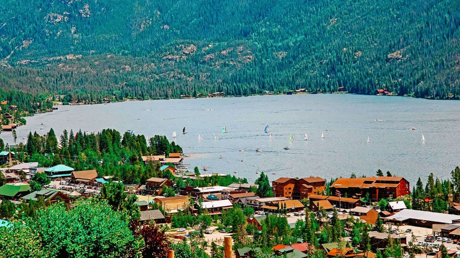 12 US Lake Destinations for a Relaxed Vacation 2025