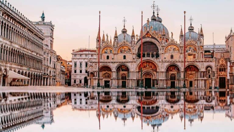 12 Iconic City Squares Around the World To Visit Once in Your Lifetime 2026