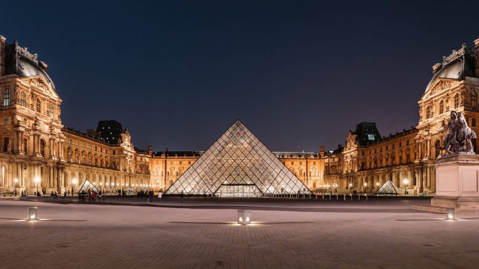 12 Must-Visit Museums Around The World For Art Lovers 2025