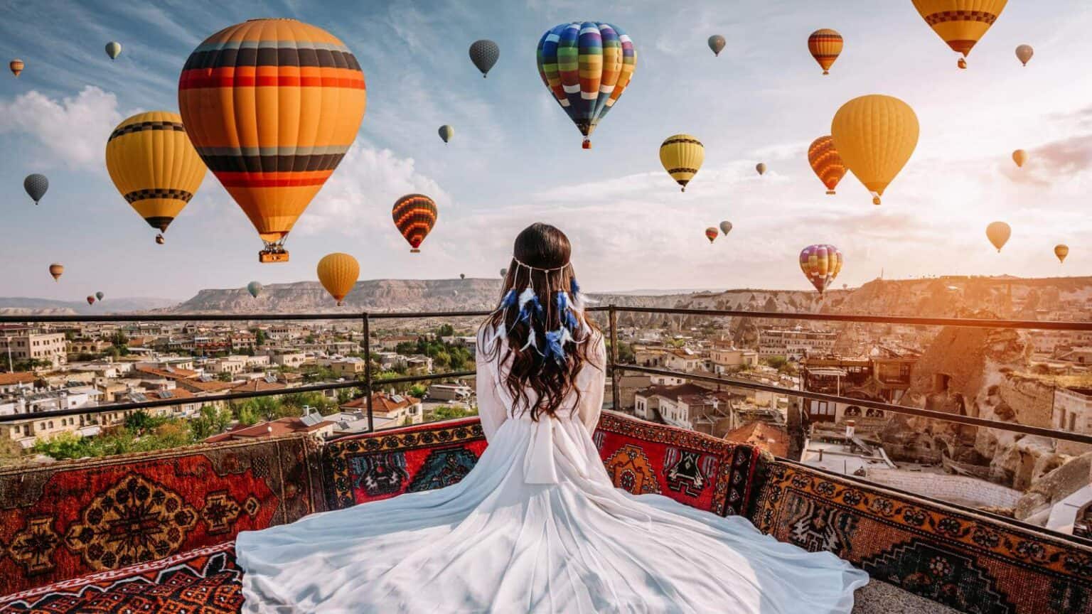 12 Breathtaking Hot Air Balloon Rides Around the World That Belong on ...