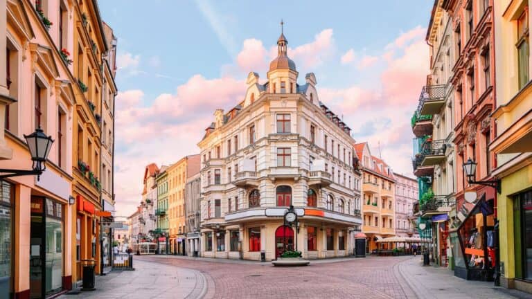 12 Beautiful Places Where You Can Live for Less Than $1,000 a Month