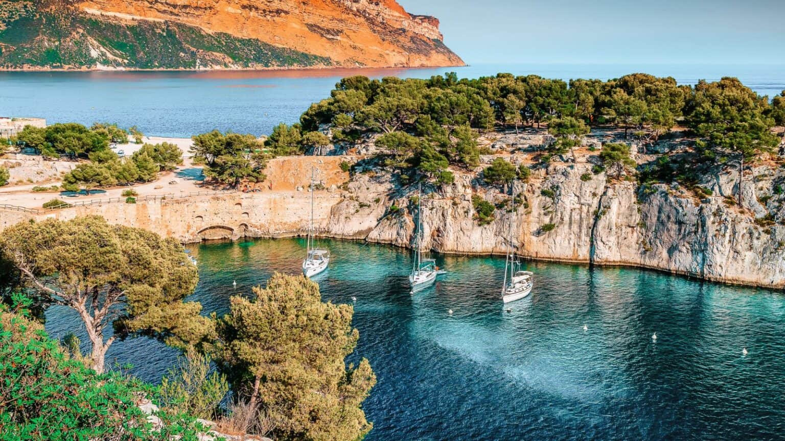 12 Beautiful Places in Southern France Overwhelmed by Overtourism