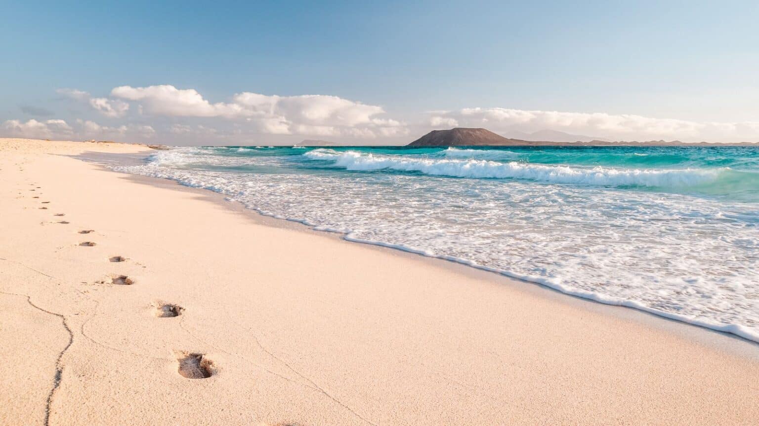 These Beautiful Beach Destinations in Spain Have Golden Sands, Dramatic ...