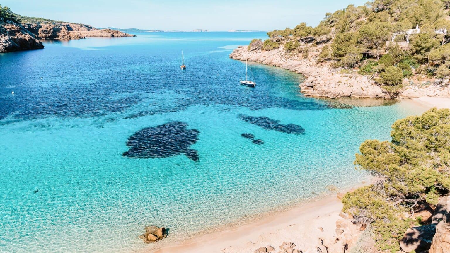 These Beautiful Beach Destinations in Spain Have Golden Sands, Dramatic ...