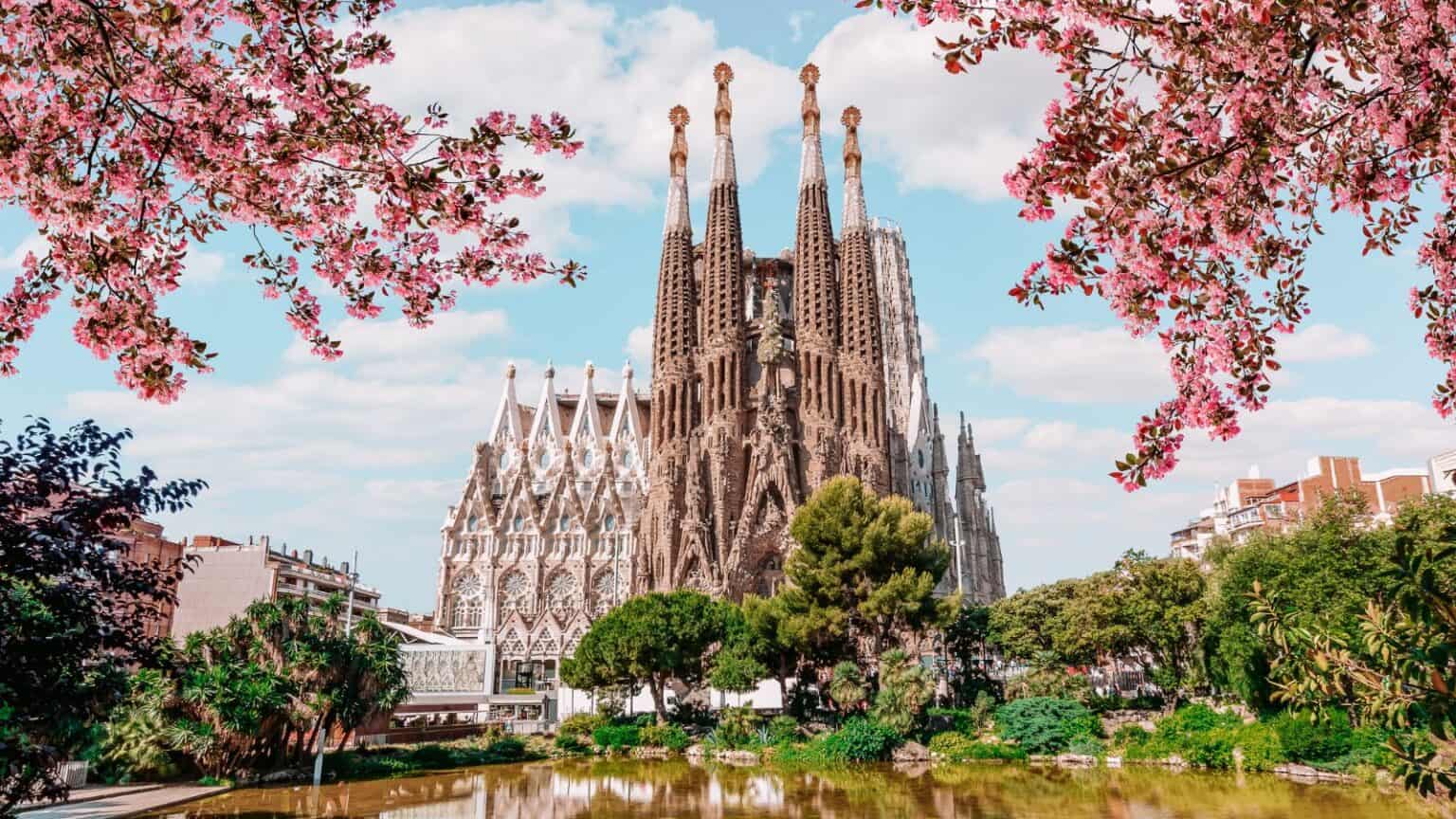 12 Famous Landmarks in Spain That Will Make You Say '¡Viva España!'