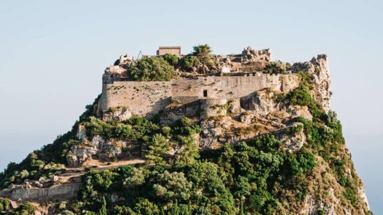 12 Beautiful Castles in Greece So Stunning, You’ll Forget All About the ...