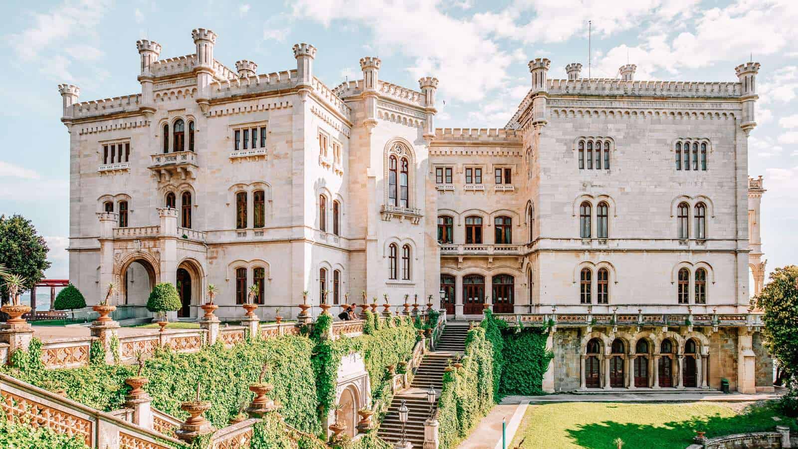 12 Beautiful Castles in Italy That Will Make You Want To Book a Flight ...