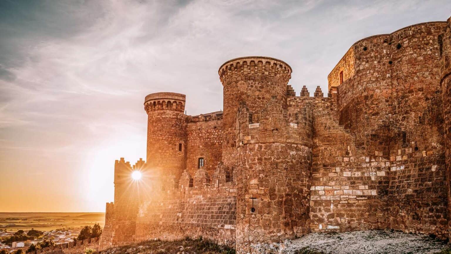 12 Beautiful Castles in Spain That Look Like They’re Straight Out of a ...