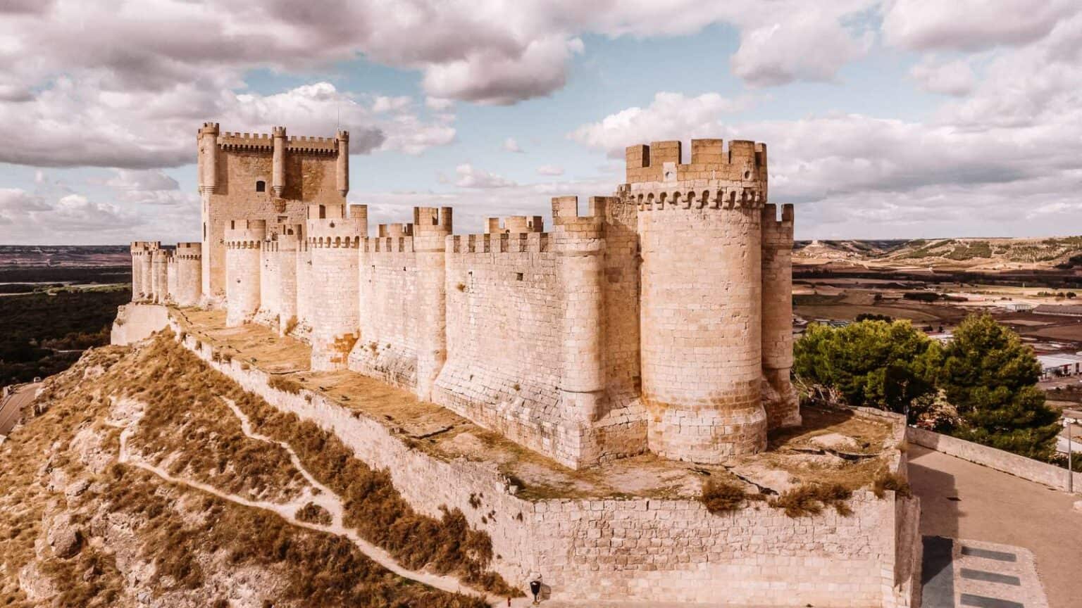 12 Beautiful Castles in Spain That Look Like They’re Straight Out of a Storybook
