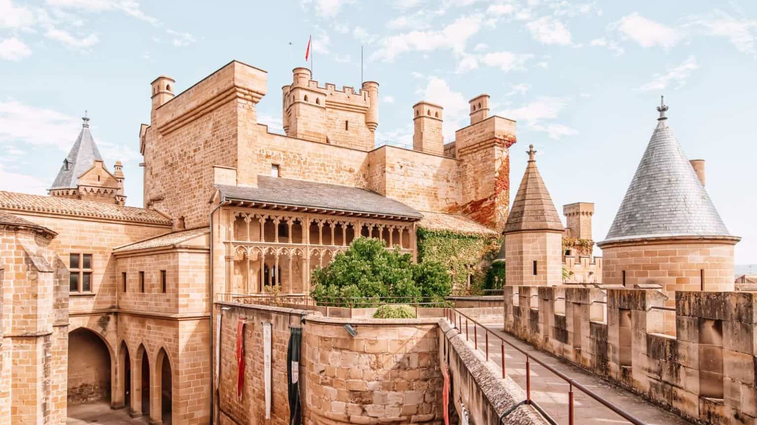 12 Beautiful Castles in Spain That Look Like They’re Straight Out of a ...