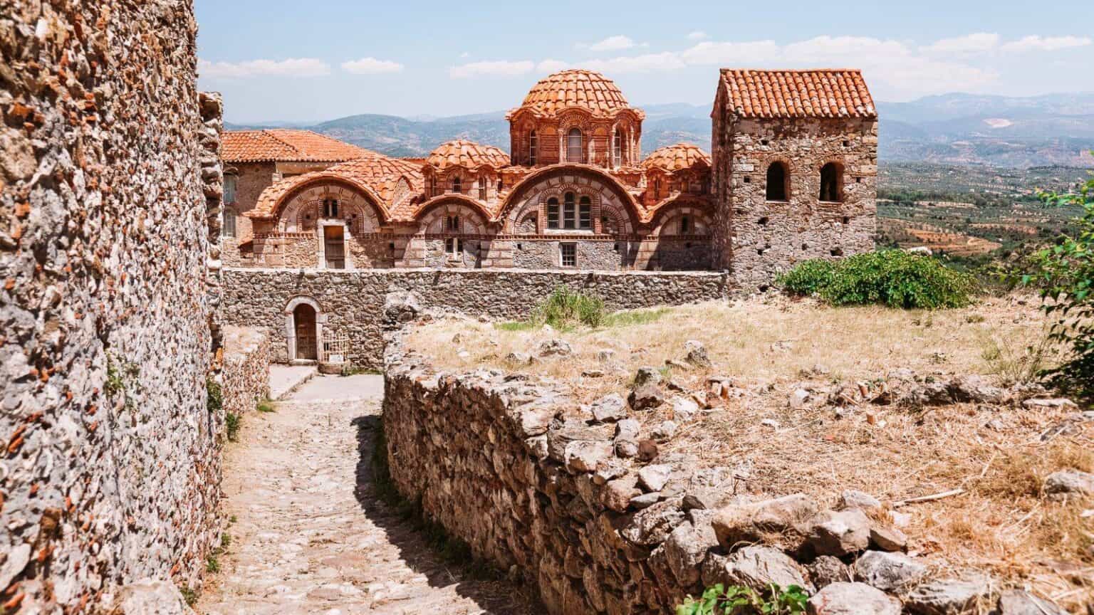 12 Beautiful Medieval Cities and Towns in Greece That Transport You ...