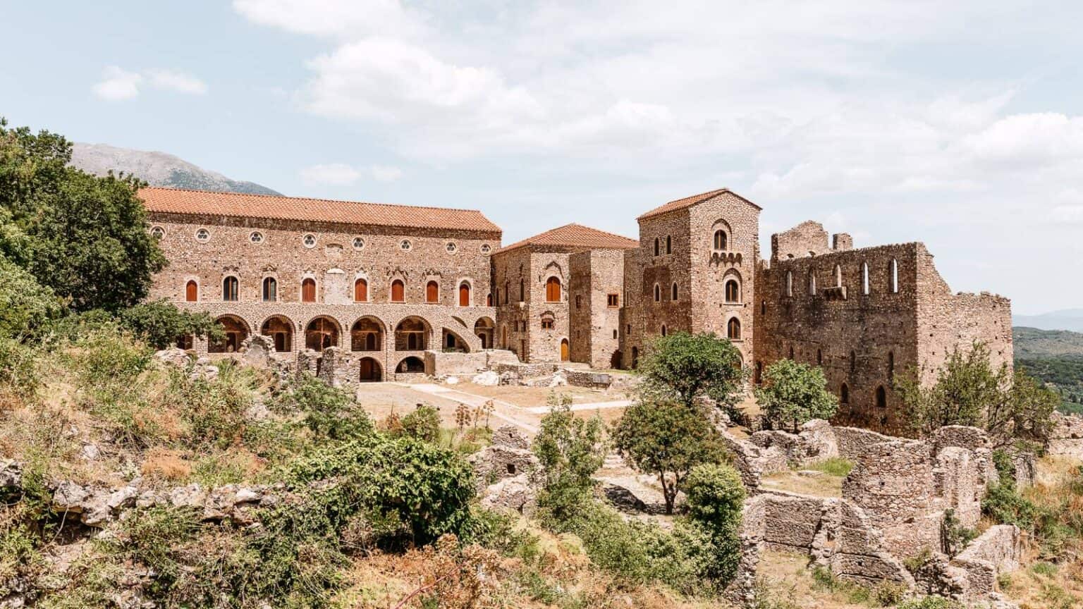 12 Beautiful Castles in Greece So Stunning, You’ll Forget All About the ...