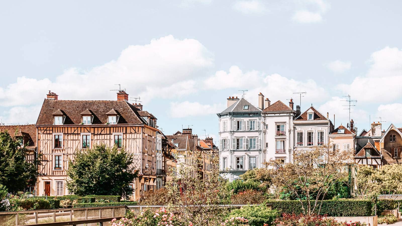 These 12 Beautiful French Towns Are So Affordable, You’ll Think You’re ...