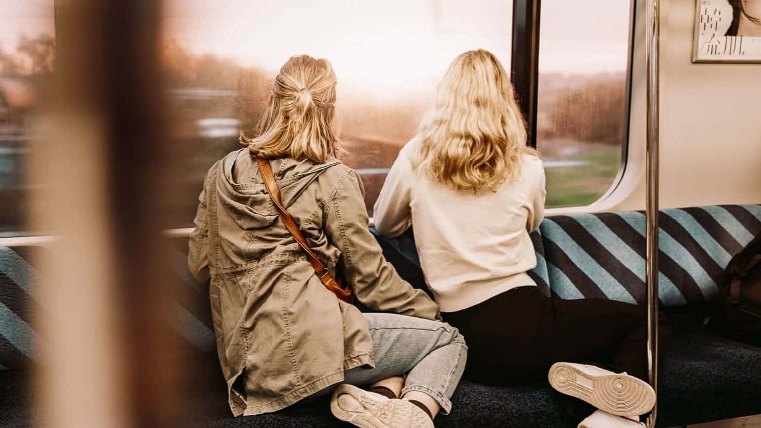 12 Things You Definitely Shouldn’t Do on a Train
