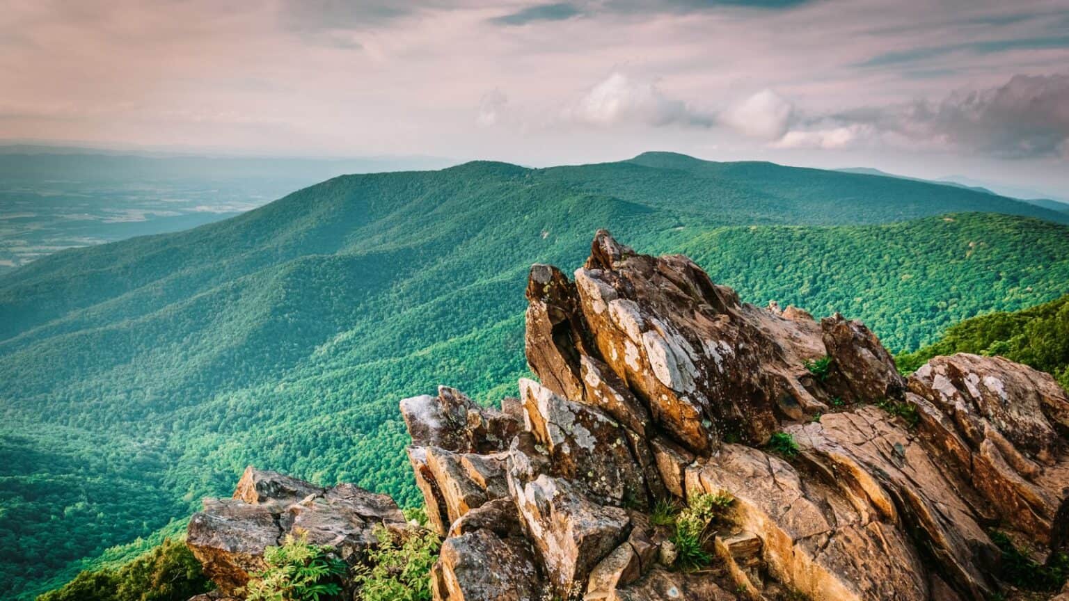 12 Beautiful Hiking Trails In The Us That Will Make You Fall In Love
