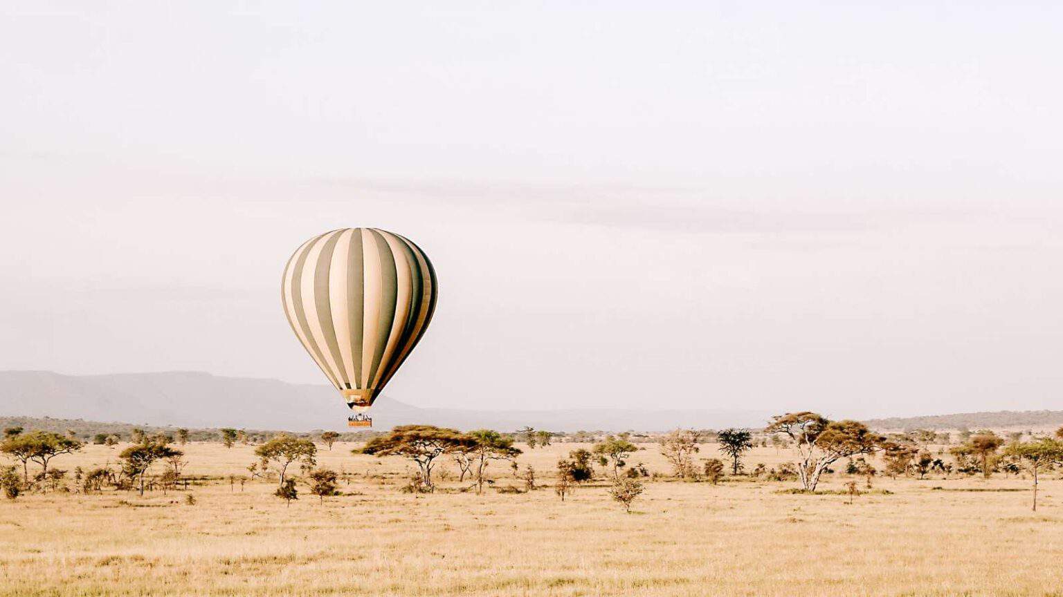 12 Breathtaking Hot Air Balloon Rides Around the World That Belong on ...