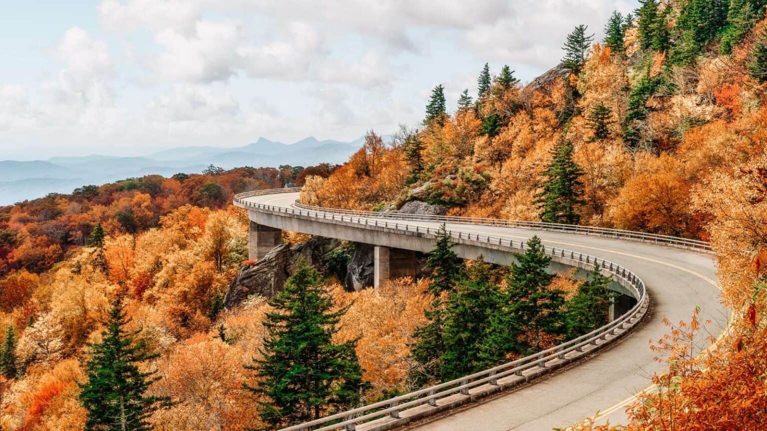 12 Beautiful Fall Foliage Destinations That’ll Make You Wish Autumn ...