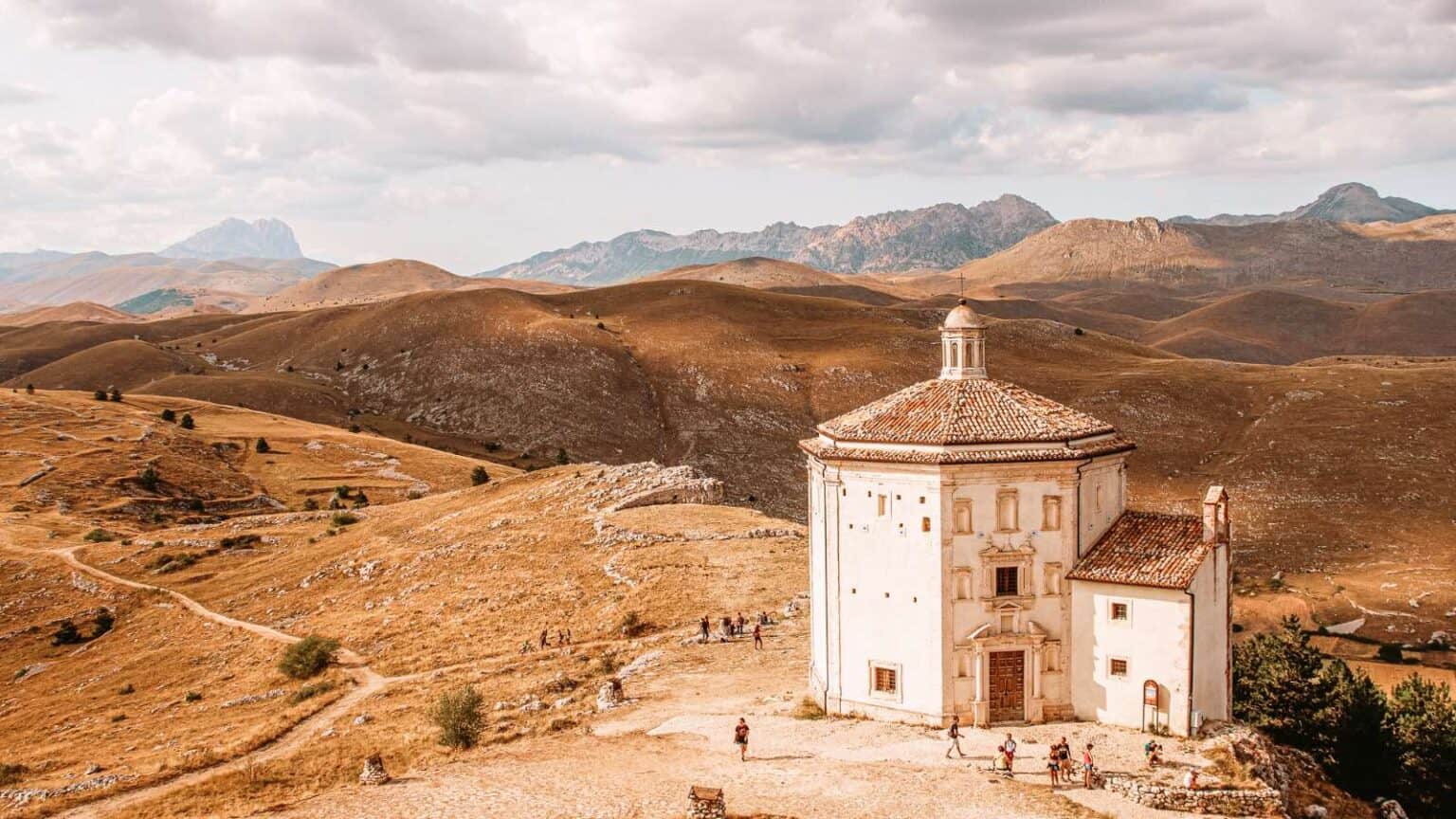 12 Beautiful Hiking Trails in Italy That Prove the Journey Is Just as ...