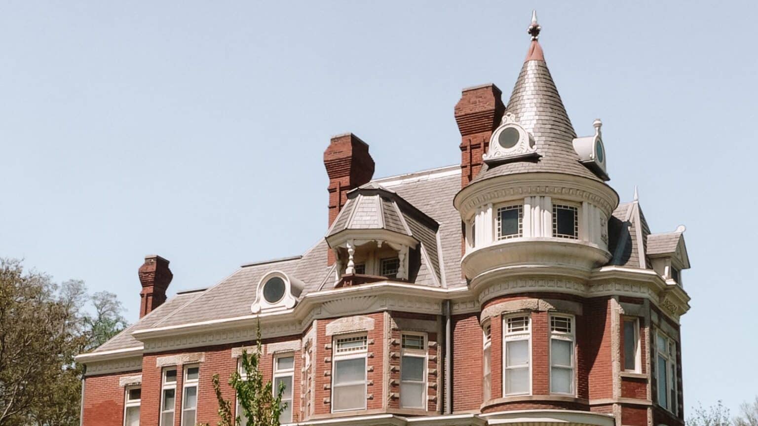 The 12 Most Haunted Places in the US That Will Keep You Up at Night