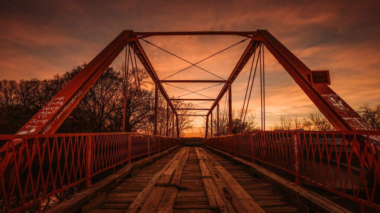 12 Haunted Roads in the US That Will Make You Second-Guess Night Drives