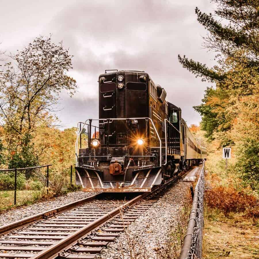 These 12 Train Rides for Fall Foliage Are Peak Autumn Vibes