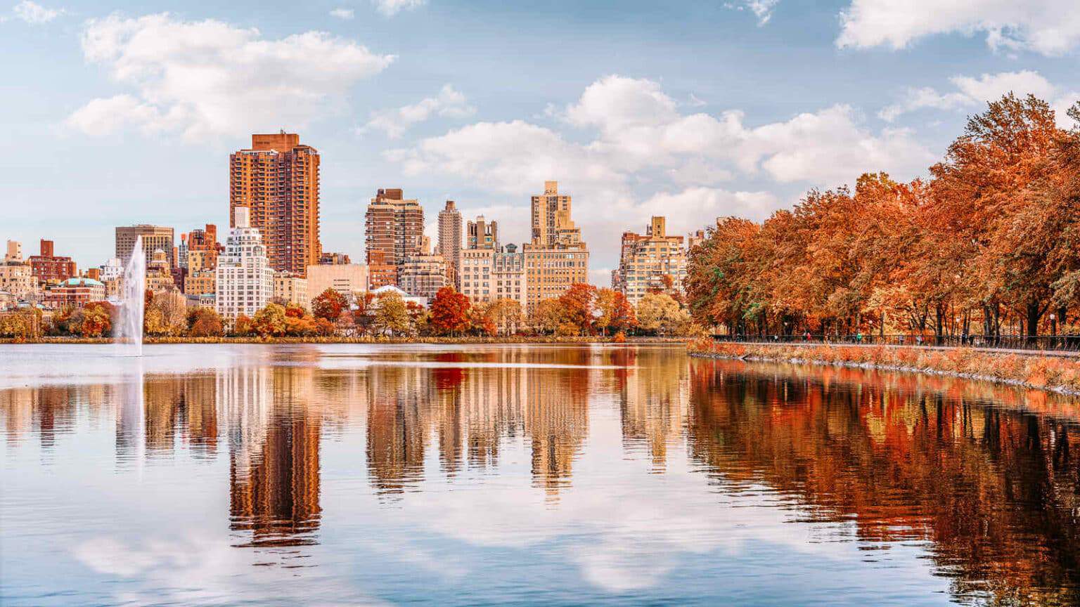 12 US Cities for Fall You’ll Want To Visit Before the Leaves Disappear