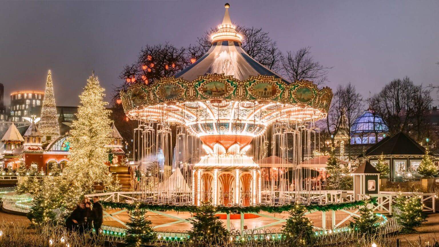 These 12 Dazzling Christmas Light Displays Around the World Will Light ...