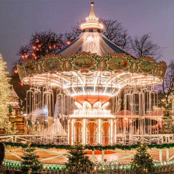 These 12 Dazzling Christmas Light Displays Around the World Will Light ...