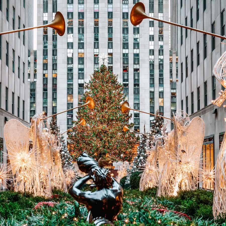 These 12 Dazzling Christmas Light Displays Around the World Will Light ...