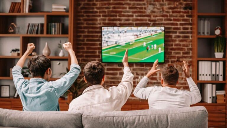 12 Thanksgiving Traditions That Have Stuck Around—And Where They ...