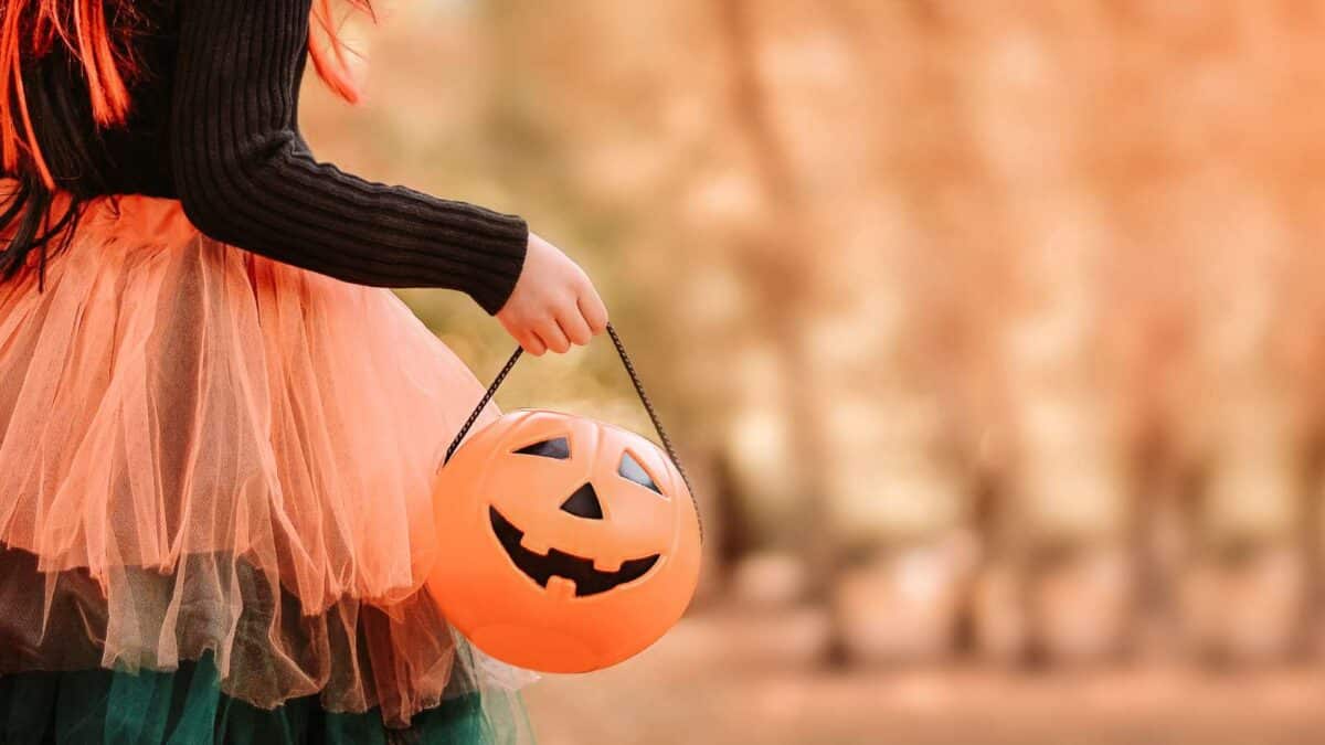 12 Ways To Celebrate Halloween at Home That Are Way More Fun Than You’d ...