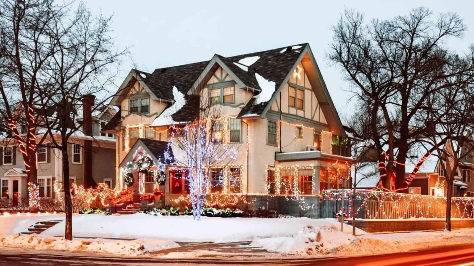 12 Christmas Cities in the US That Go All Out With Lights, Markets, and ...