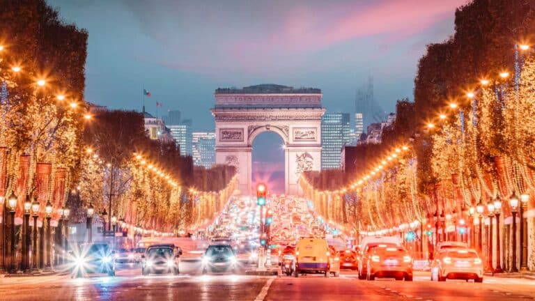 These 12 Dazzling Christmas Light Displays Around the World Will Light ...
