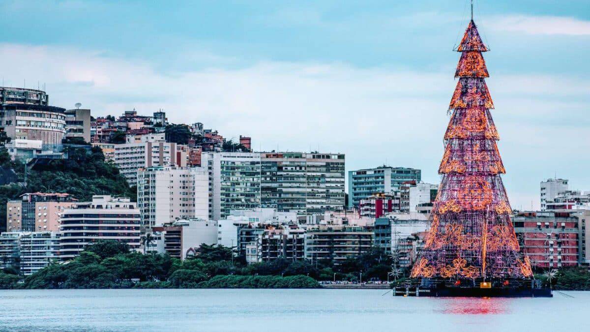 These 12 Dazzling Christmas Light Displays Around the World Will Light ...