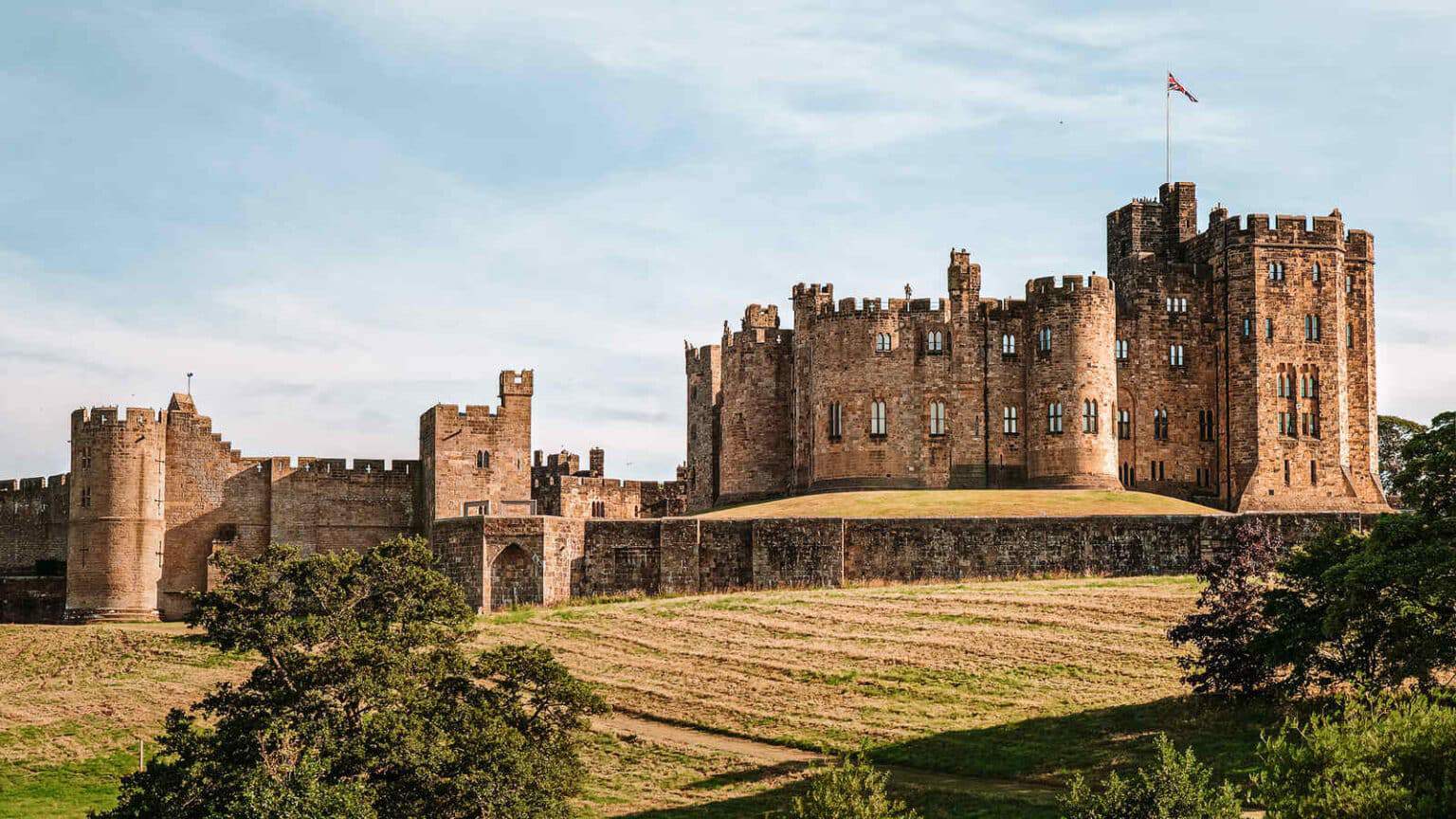 12 Charming UK Small Towns for Fall Foliage That Will Steal Your Heart